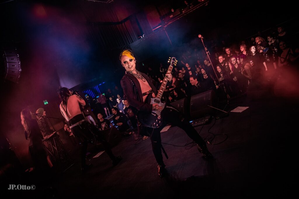 Touring Musician | The Dark